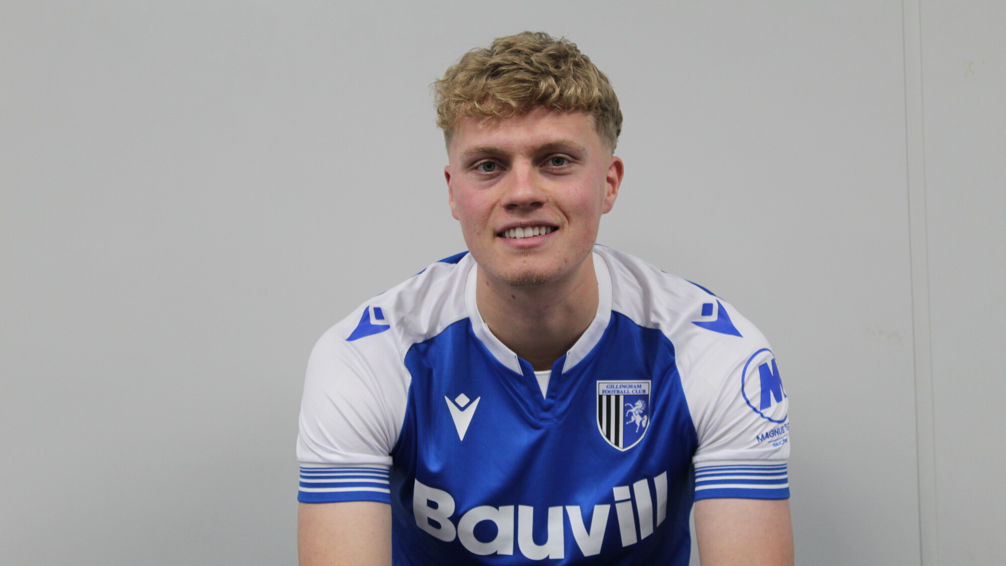 Gills sign Andy Smith on loan | Gillingham F.C.